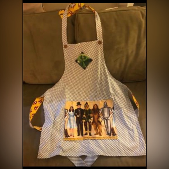 Kitchen | Wizard Of Oz Kitchen Apron | Poshmark